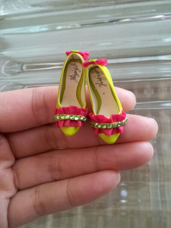 Items similar to handmade collectable miniature shoes on Etsy