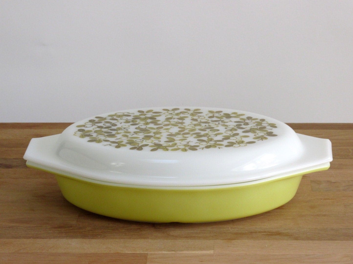 A Vintage Pyrex Verde Cinderella Divided Oval 1 QT Serving Dish ...
