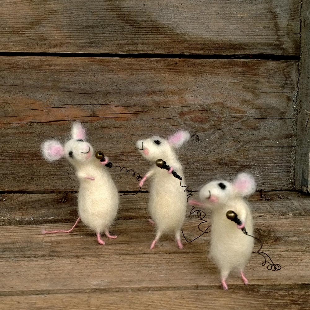 Dollhouse mice miniature singers Felted mouse mini Collectable