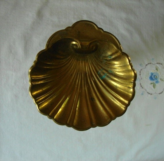 VINTAGE BRASS SEASHELL Soap Dish Pedestal by Poppycbrilliant