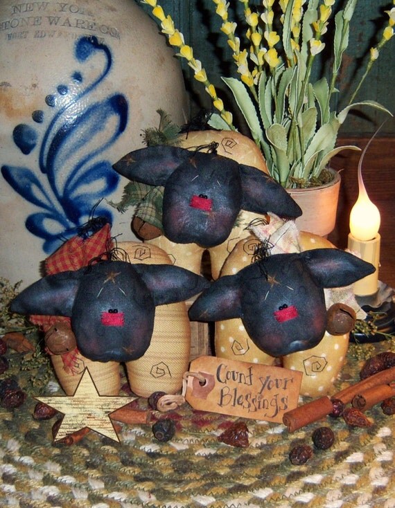 Items similar to Patti's Ratties Primitive Sheep Ornies Original ...