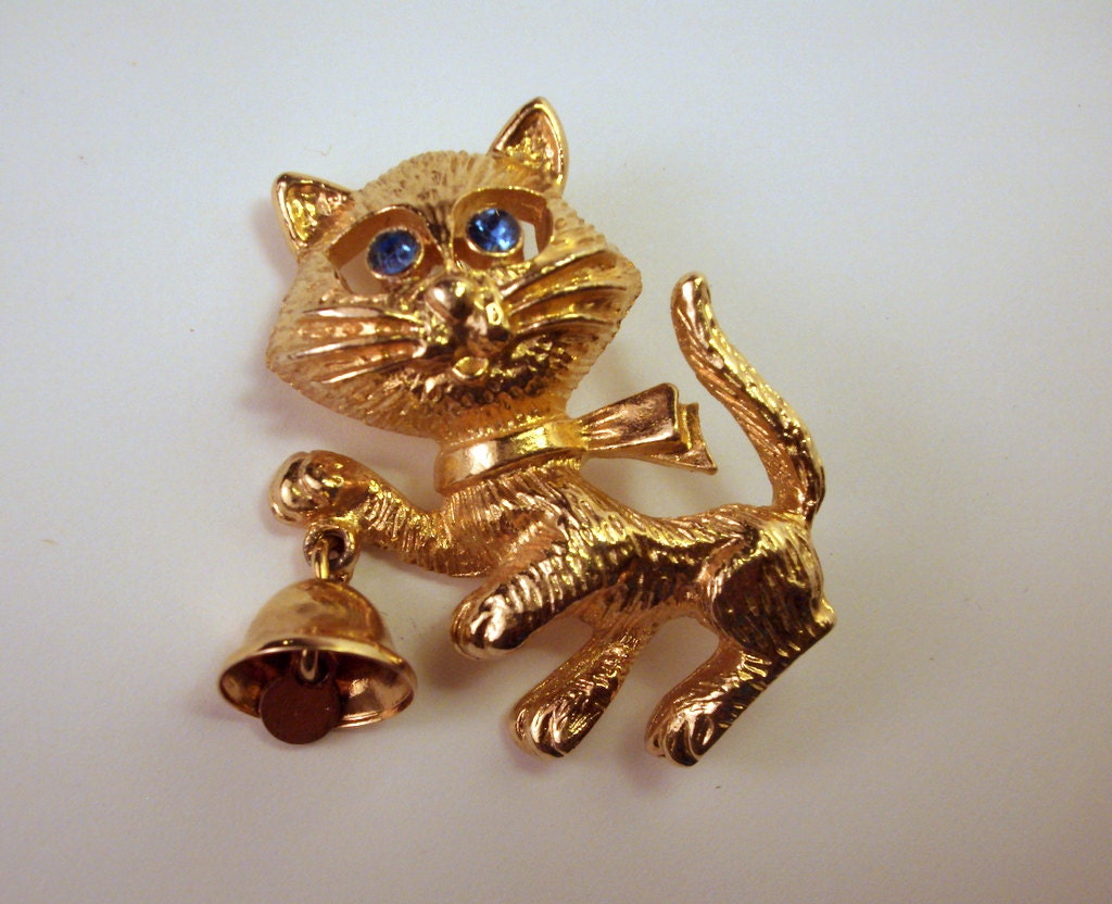 Vintage Cat Pin / Avon Brooch / Gold Tone / Bell / Blue