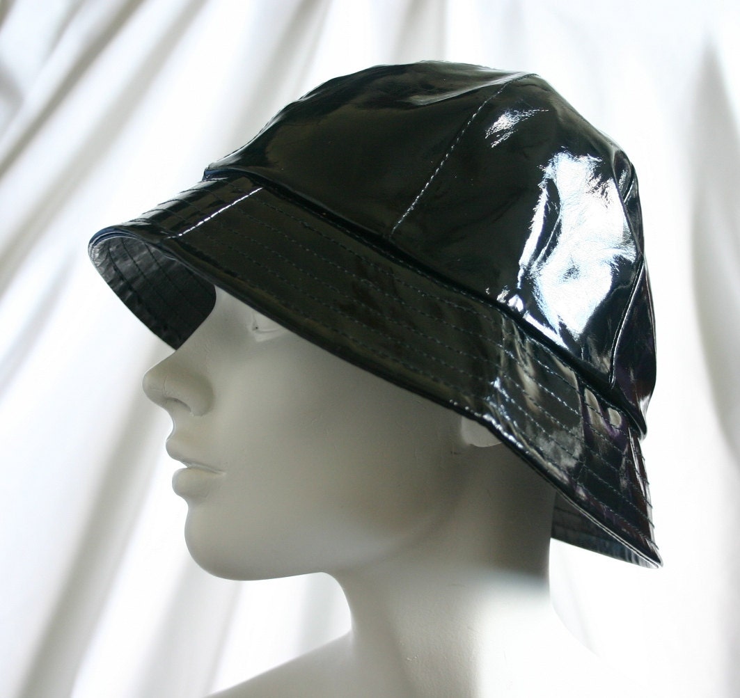 OBO 90s Black PVC Bucket Hat / Rain Hat by DEEEPWATERVINTAGE