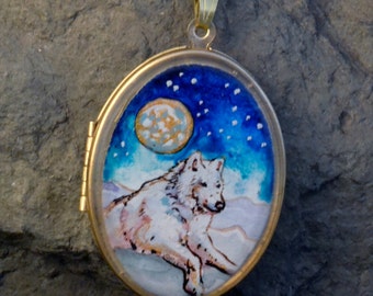Wolf locket | Etsy