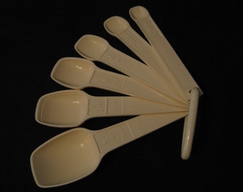 Popular items for tupperware measuring on Etsy