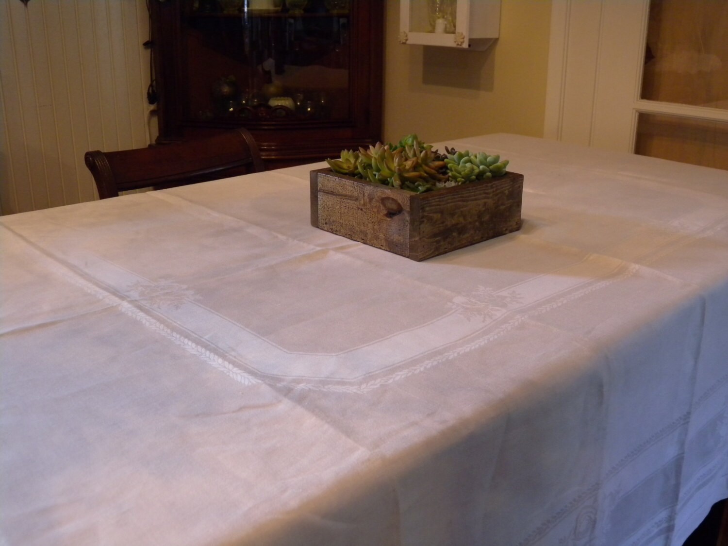 Vintage White Damask Tablecloth with Rose and Laurel Border/ Middle ...