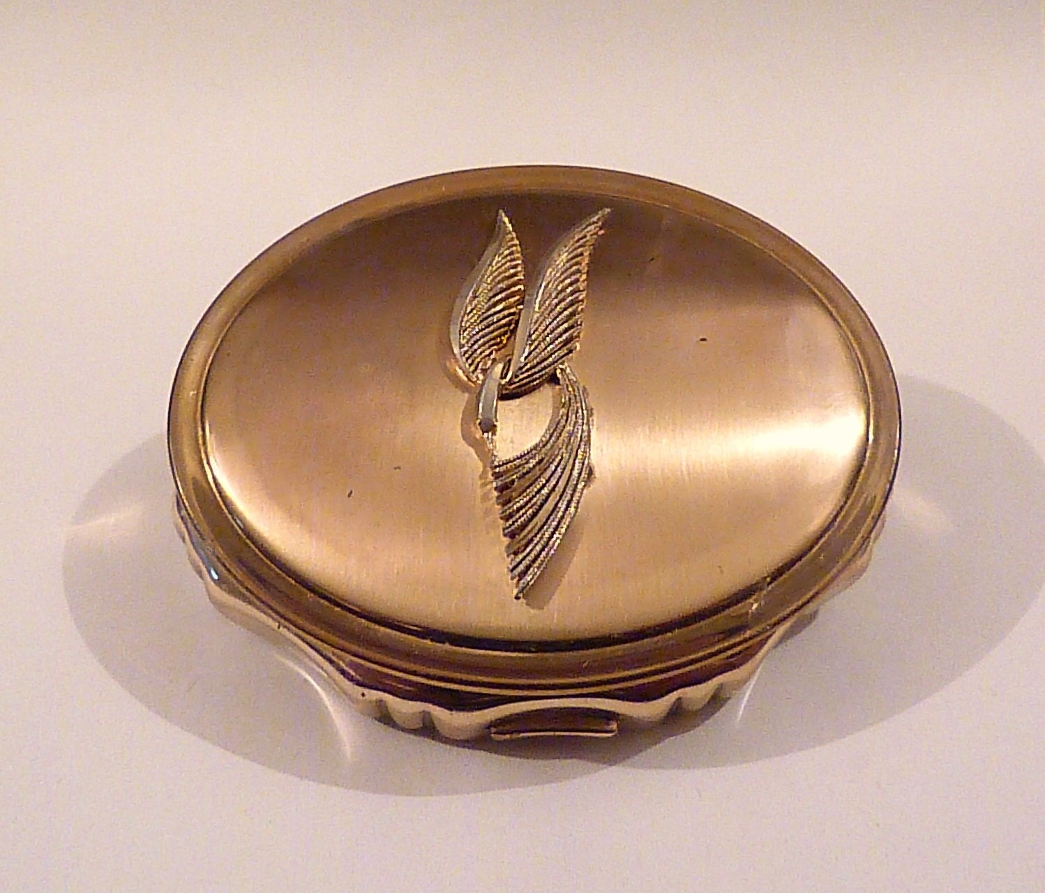 Vintage Kigu gilt ‘Concerto’ musical powder box musical compacts