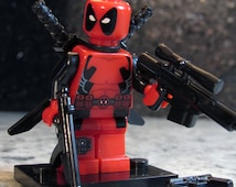 Custom DEADPOOL Minifigure with Lego size Battle Rifle, SMG & more ...