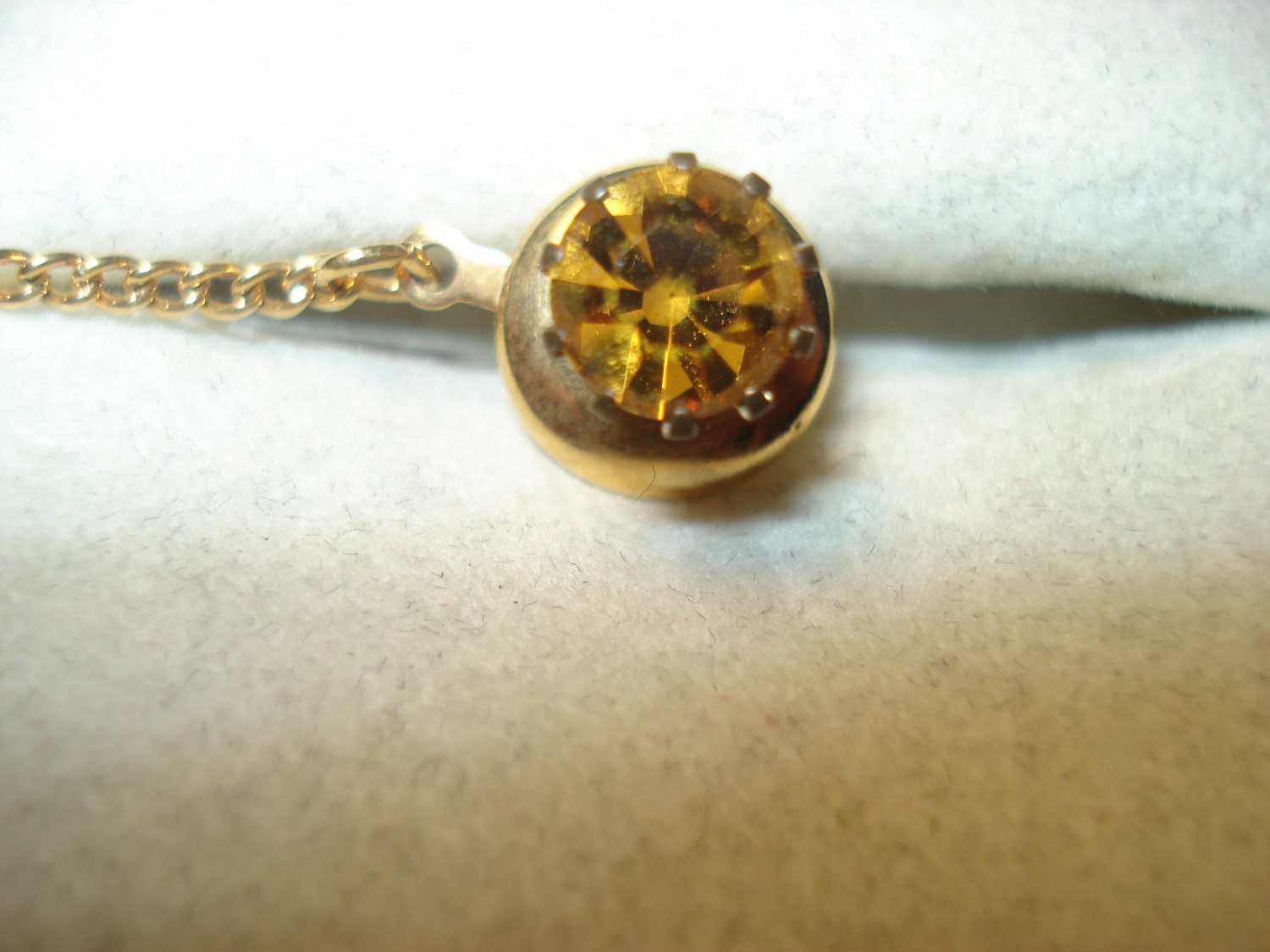 532–Beautiful gold tone tie tack pin with brown orange stone setting ...
