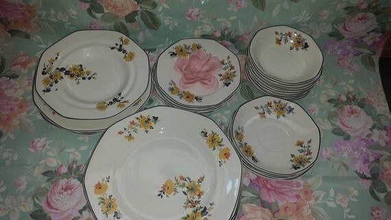 1930's Homer Laughlin VERY RARE Medieval Rose Pattern