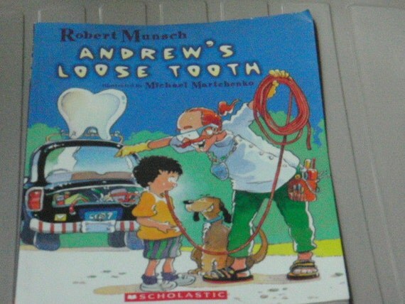 Classic Munsch Andrew's loose tooth Paperback