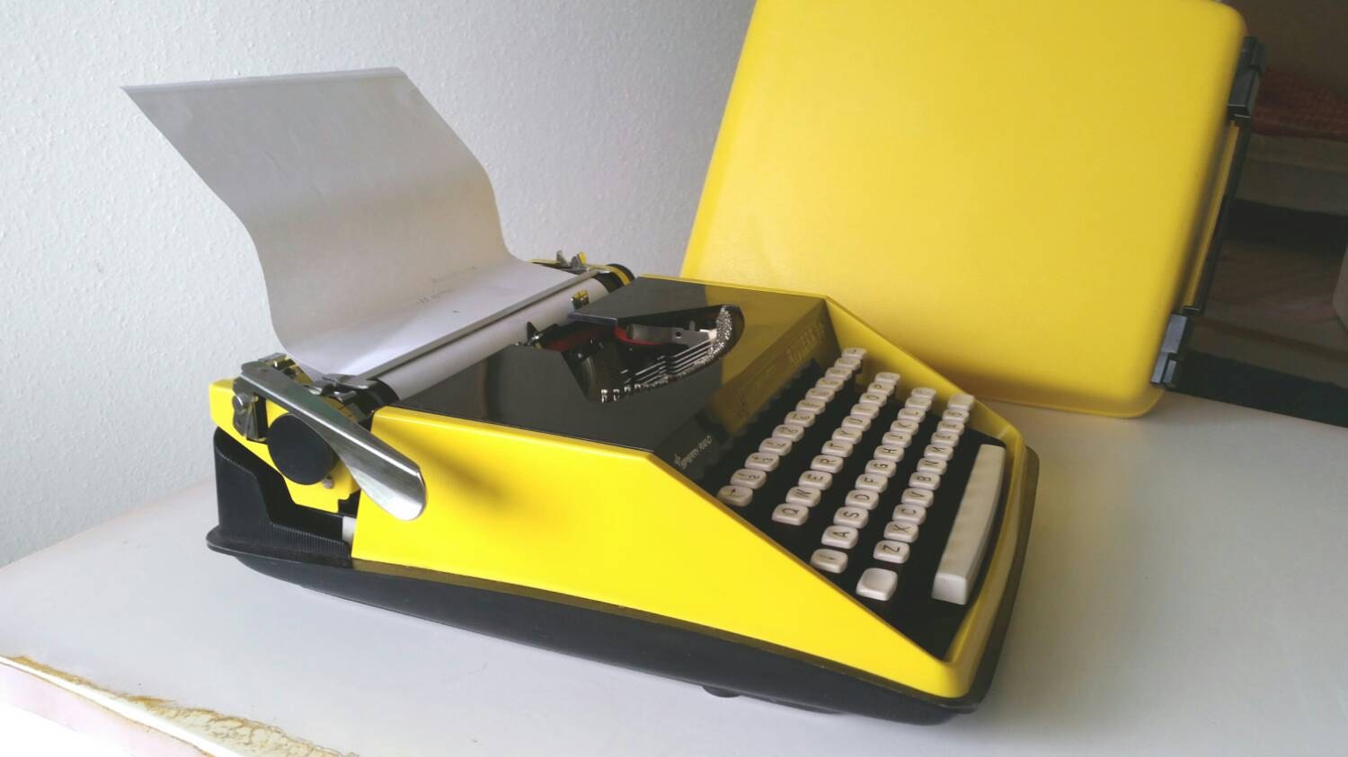 Funky Typewriter Riviera Remington Vintage 1970’s – Portable ...