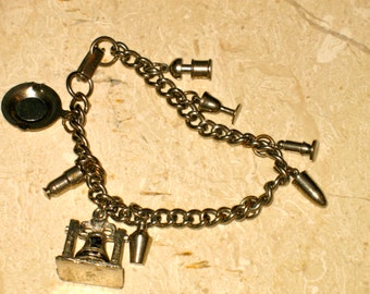 Vintage History Revolutionary War Souvenir DFA Charm Bracelet