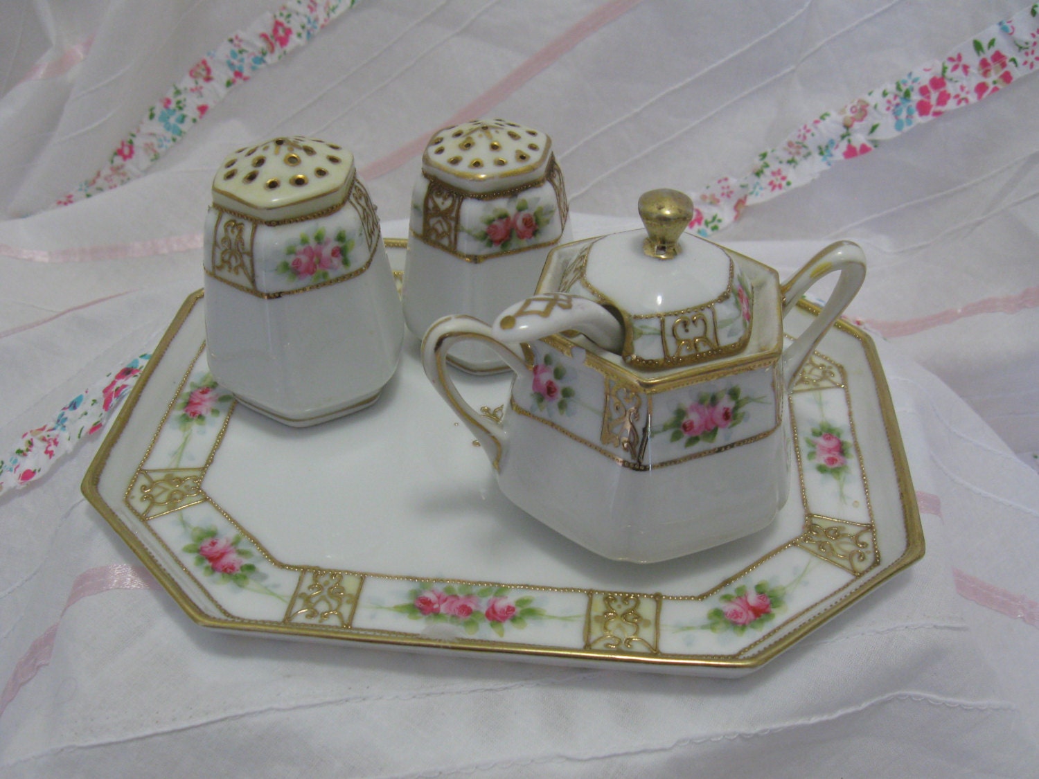 Vintage Nippon salt and pepper condiment set, hand painted Nippon set ...