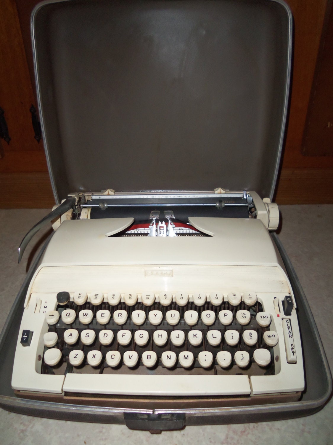 Vintage Mid Century Sears White Typewriter In Case Great Display Item ...