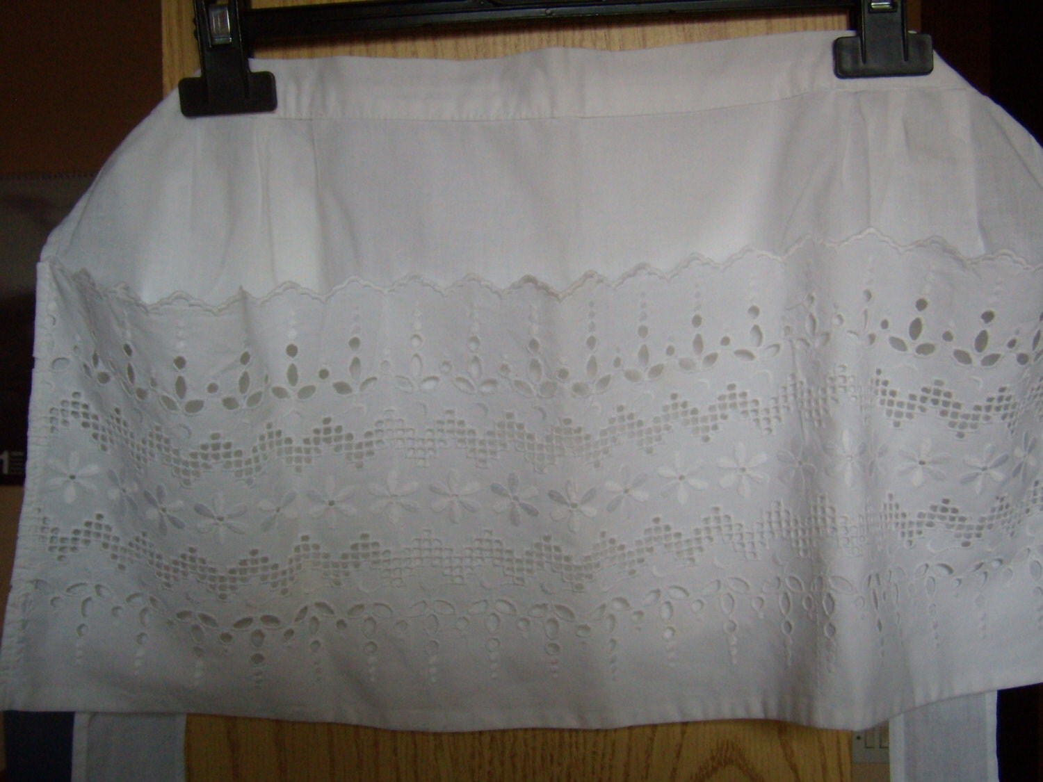 Small white apron, short, vintage, eyelet, waitress apron 1970 – Haute ...