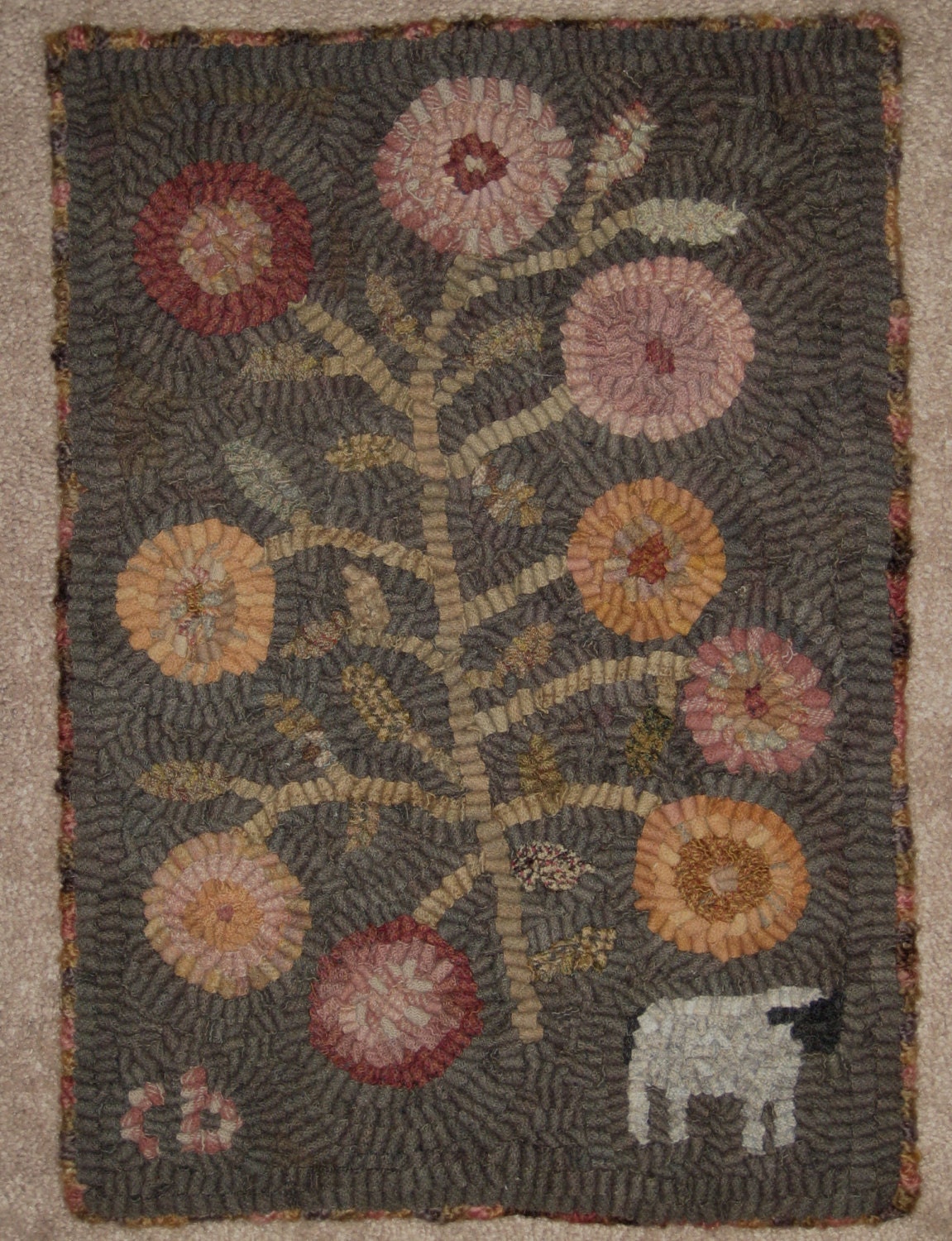 Primitive Rug Hooking Pattern-One Sheep