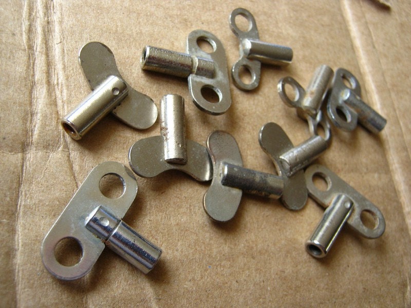 Set of 10 vintage old metal wind up clock keys – Haute Juice