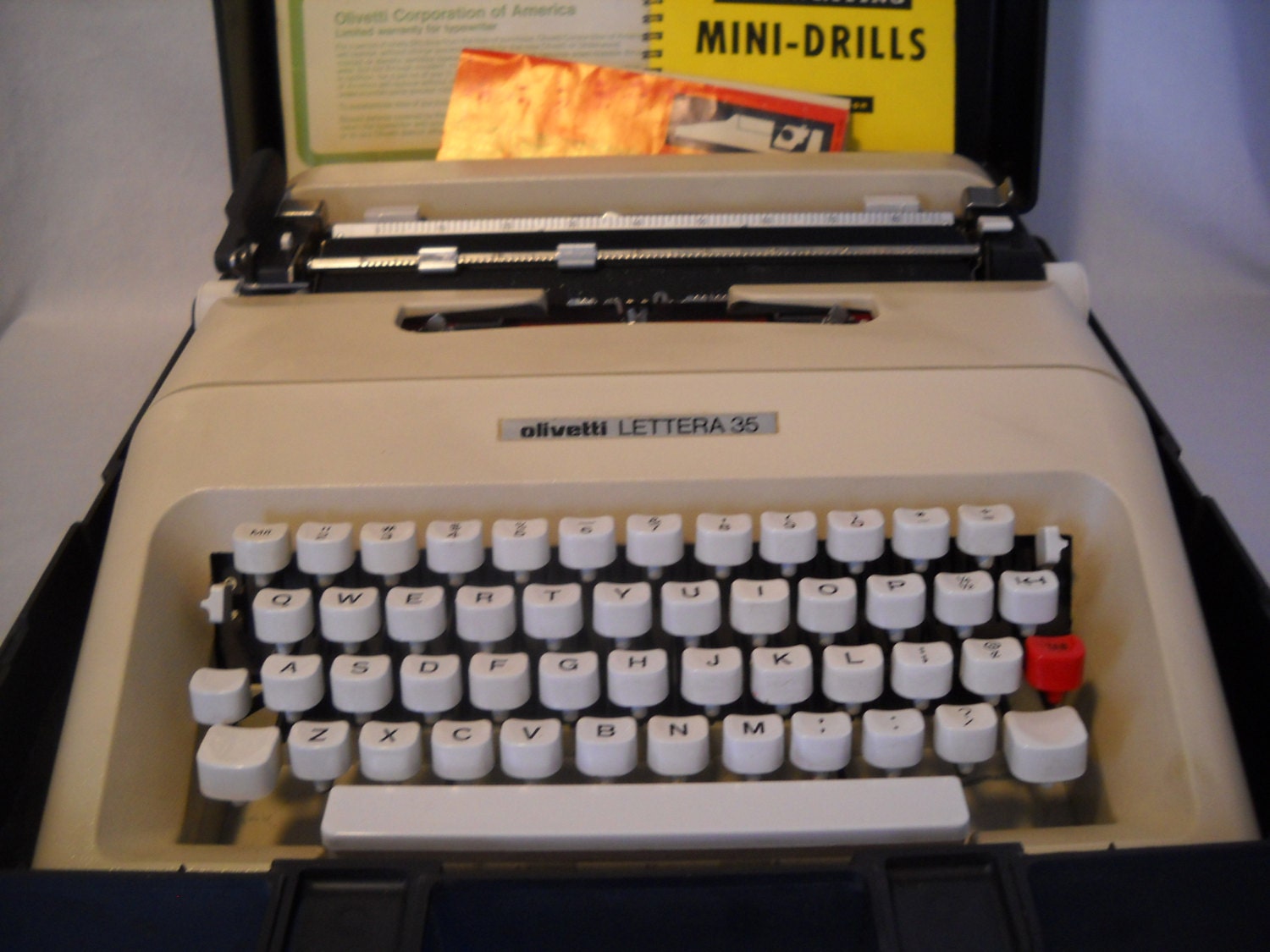 Vintage Portable Typewriter Olivetti Lettera 35 From Spain ...