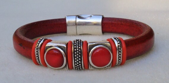 Red and silver leather bracelet Regaliz resin spacers