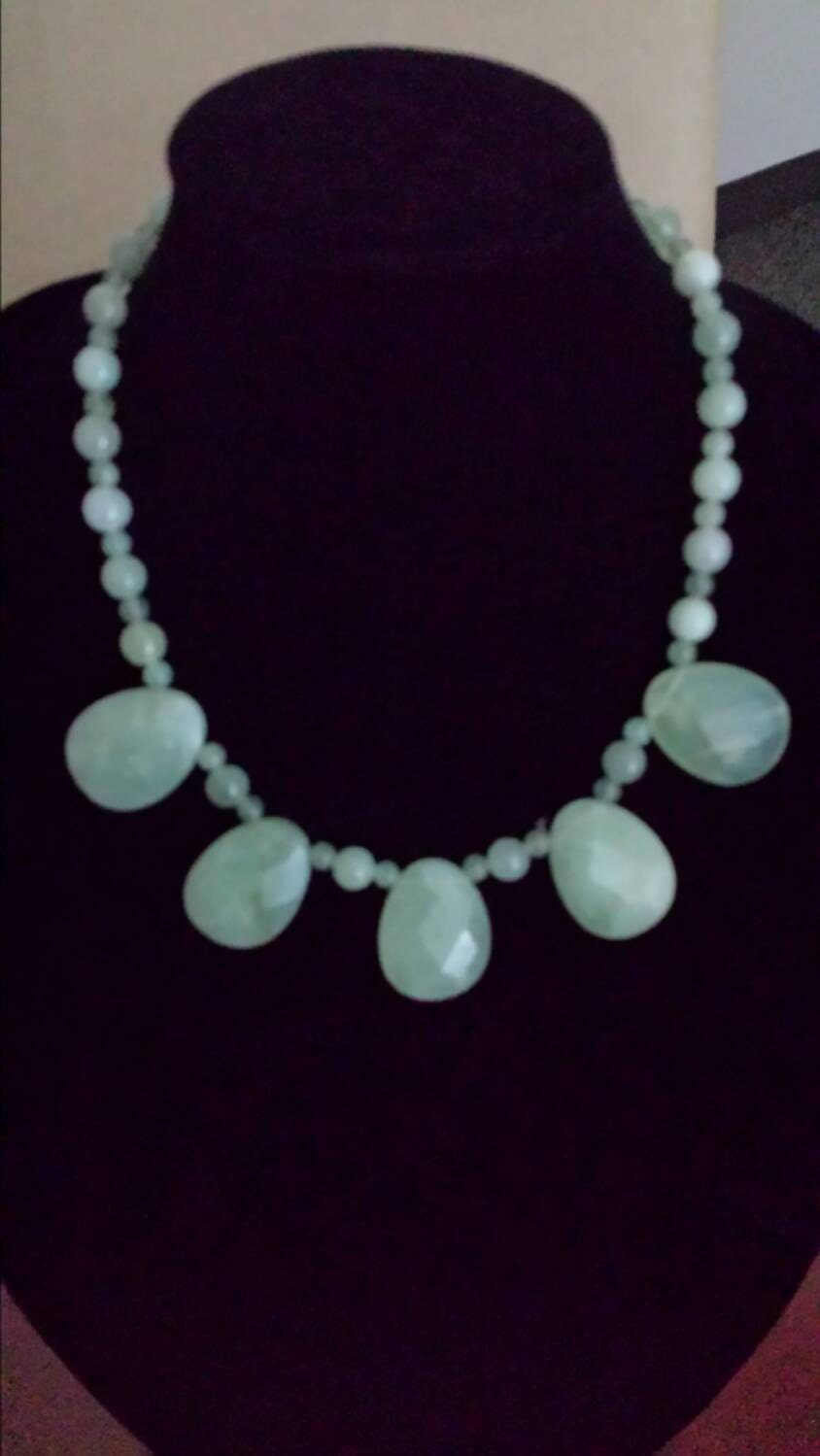 Beautiful Jade Necklace What a stunning piece