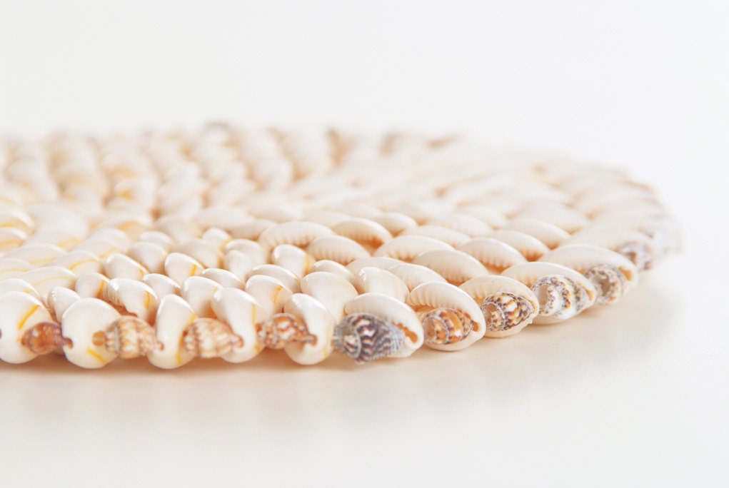 Vintage table mat made with Little seashells – Haute Juice