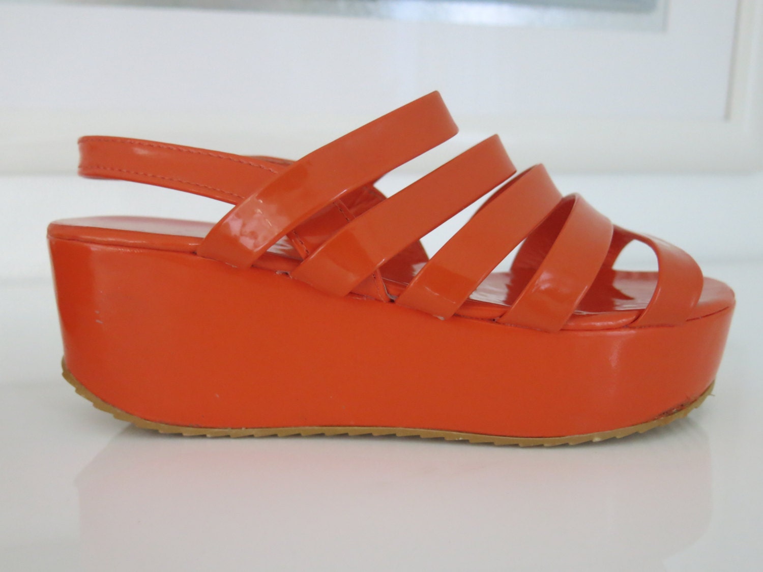 PLATFORM vtg deadstock vegan patent leather neon orange sandals EU 38
