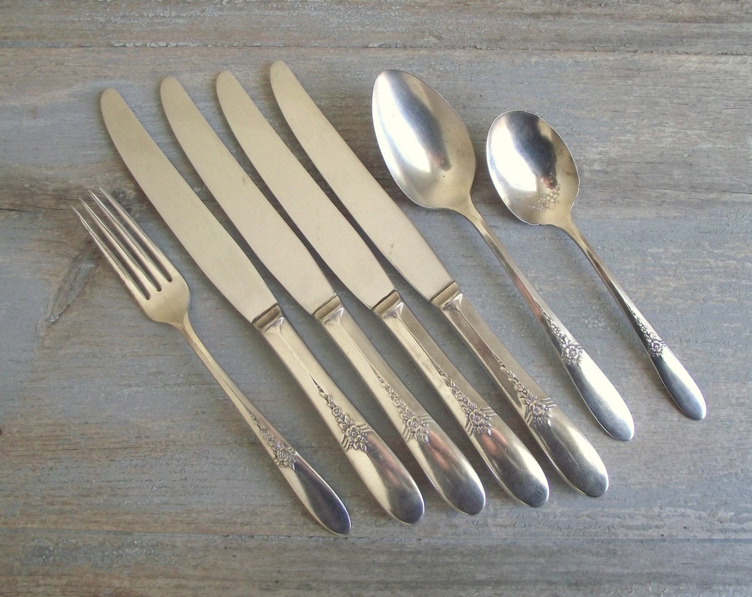 Vintage Oneida Flatware Tudor Plate Fantasy Pattern 1941