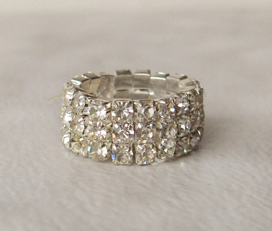 Silver rhinestone stretch ring Glitzy by GemstoneCowboy