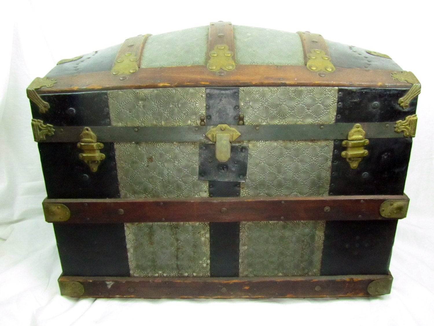 Vintage trunkAntique Steamer Trunk Round Top TrunkChest