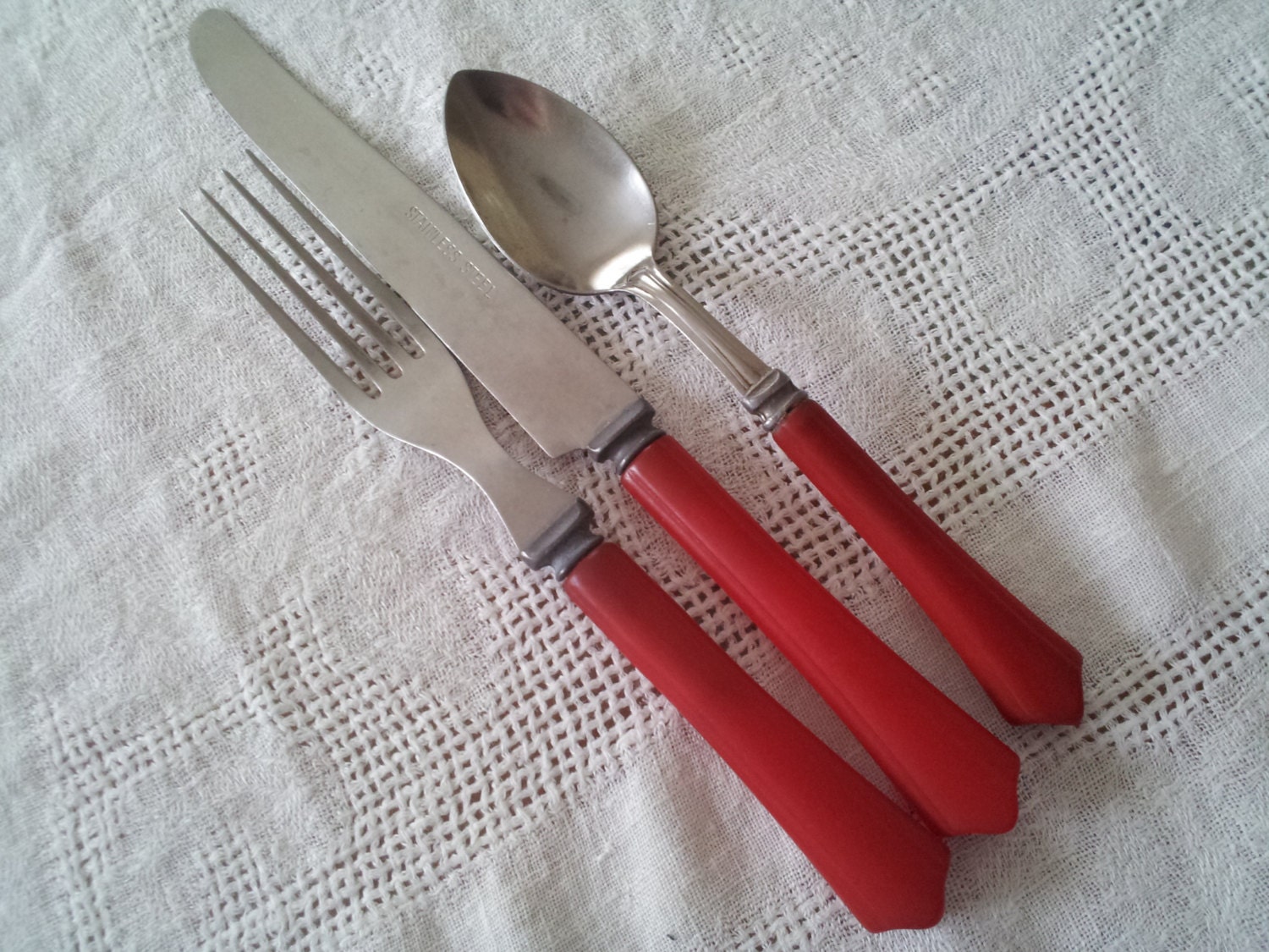 Vintage Red Bakelite Flatware Place Setting – Haute Juice