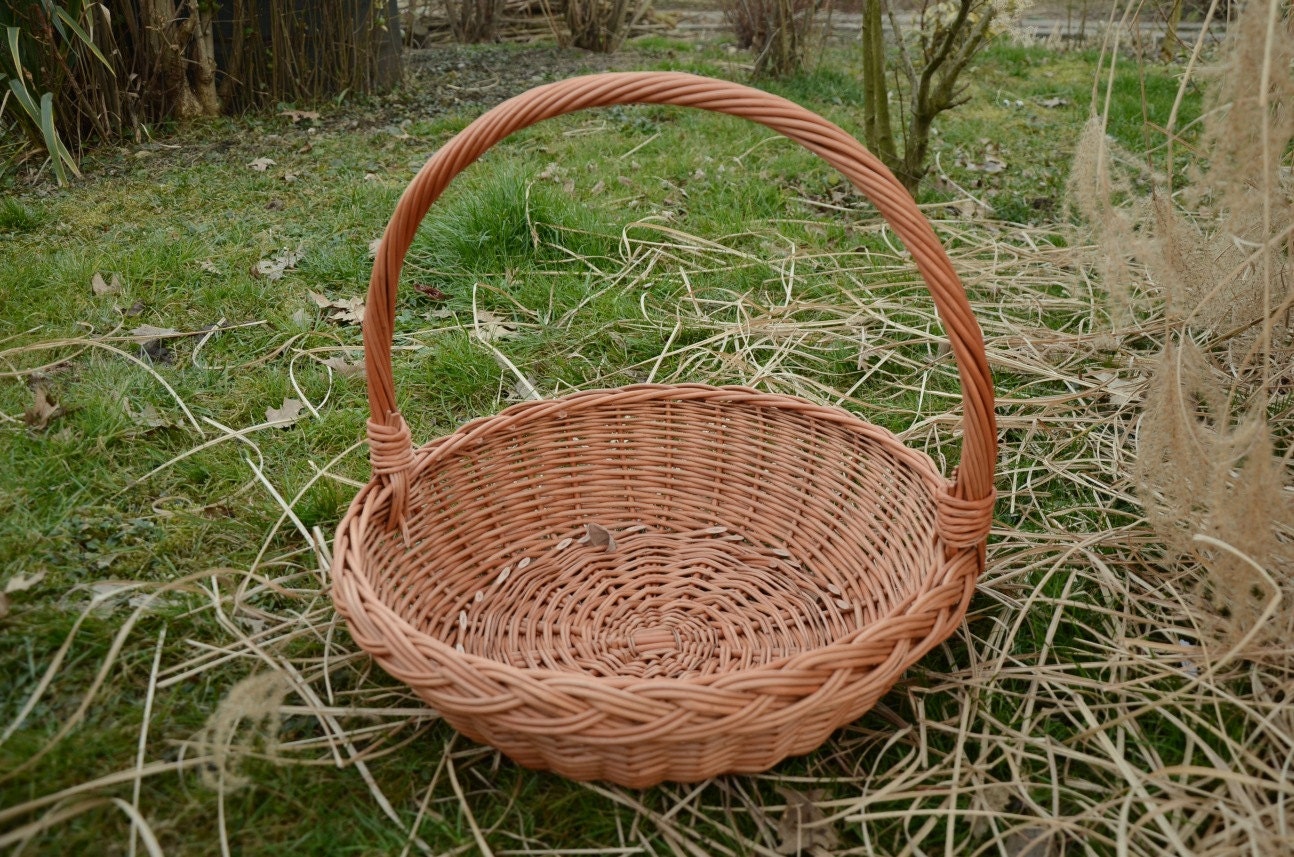 Big Wicker Wedding Basket Round Basket Shallow by WillowSouvenir