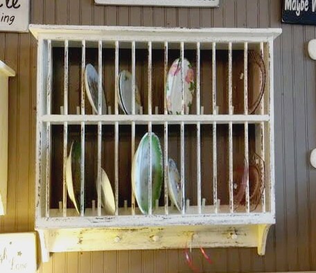 26 Plate Double Row PLATE RACK in Aged White over Brown