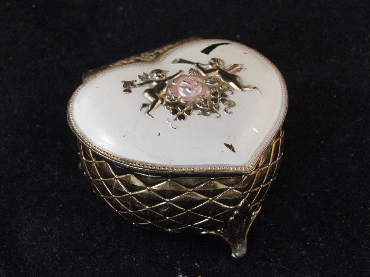 Vintage metal heart shaped jewelry box – Haute Juice