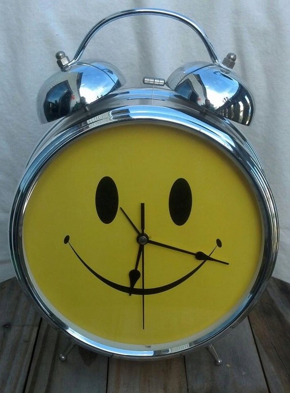 Smiley Face Alarm Clock / Infiniti International by Flavsantiques Smiley Face Alarm Clock / Infiniti International by Flavsantiques