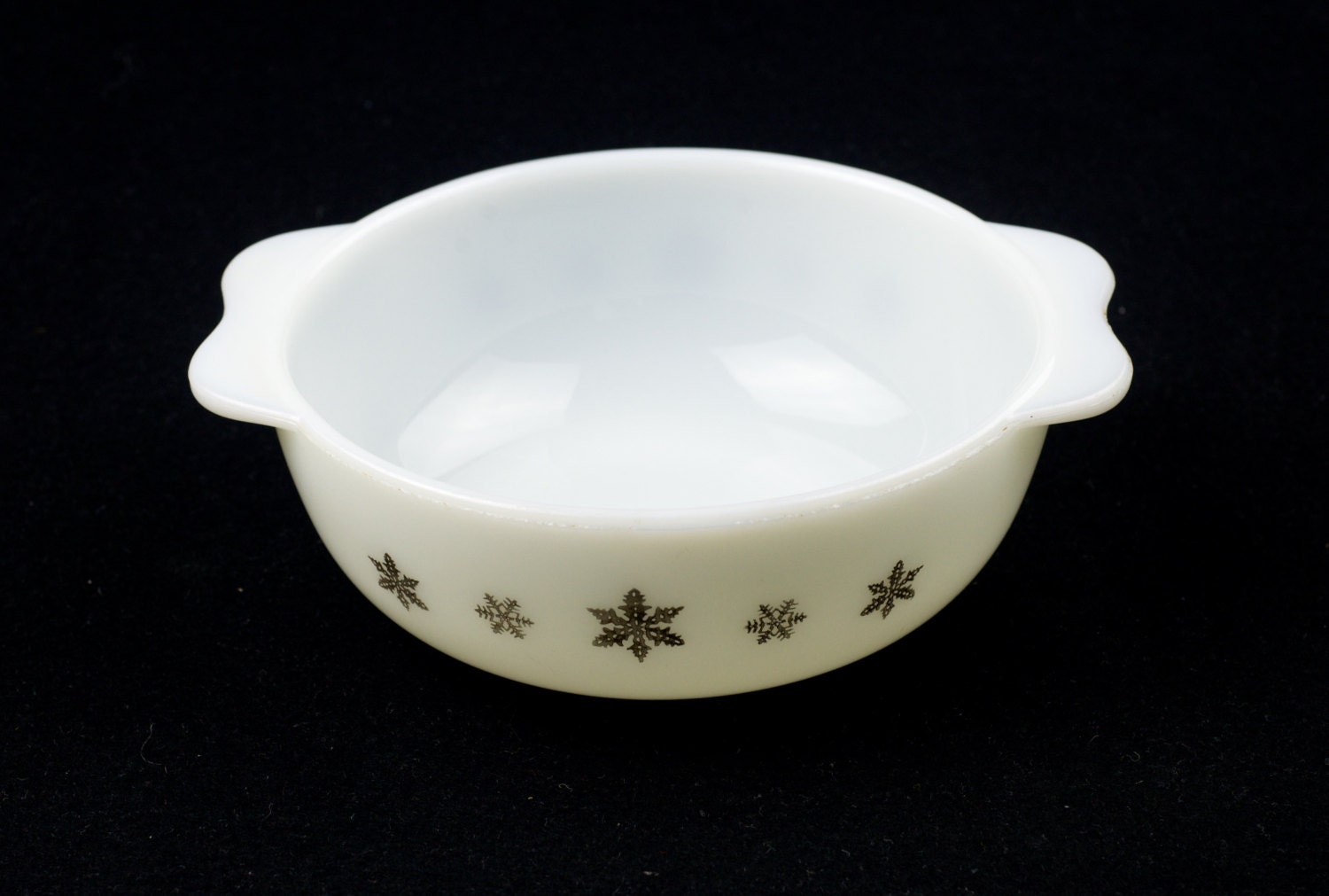 JAJ Pyrex Gaiety Snowflake, handled serving bowl, Vintage Pyrex, Black ...