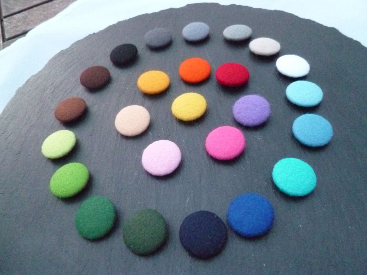 Felt button