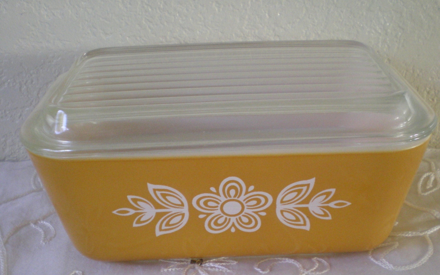 Vintage Gold Butterfly Pattern Pyrex 502 1 1/2 Pt Refrigerator Dish w ...