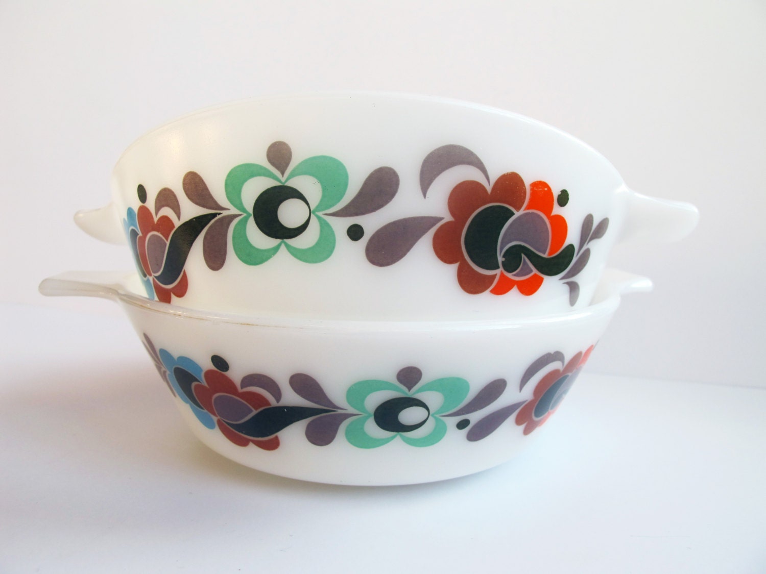 Two JAJ Pyrex Carnaby Tempo bowls with handles. Flower power bowls ...