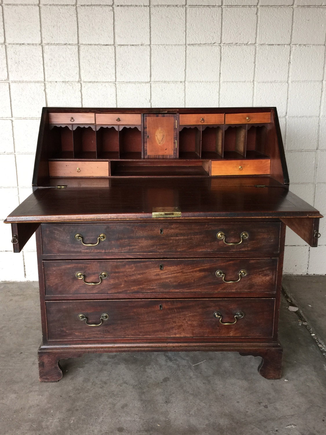 Antique Winthrop Governor’s Desk with Inlay – Haute Juice