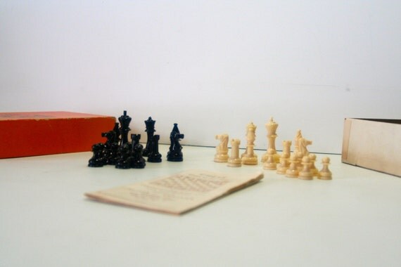 Vintage Chess Set by GITS Staunton Pattern United States Chess