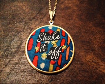 Shake It Off- Printed Fabric Pendant Necklace With Embroidery- BLUE