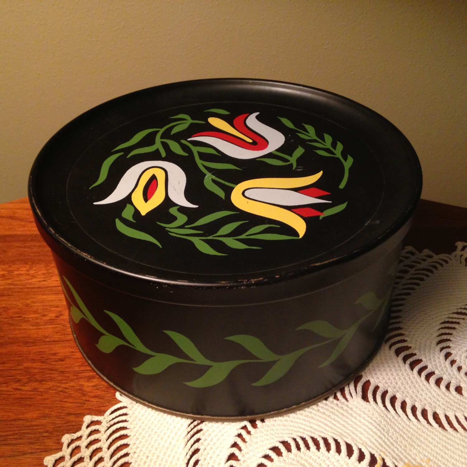 Vintage Guildcraft metal container with Pennsylvania dutch flowers ...