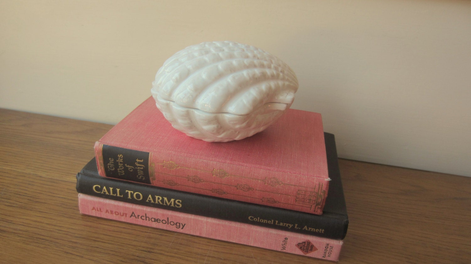 Porcelain clam shell box. Home decor. Desk Dresser Bath organization ...