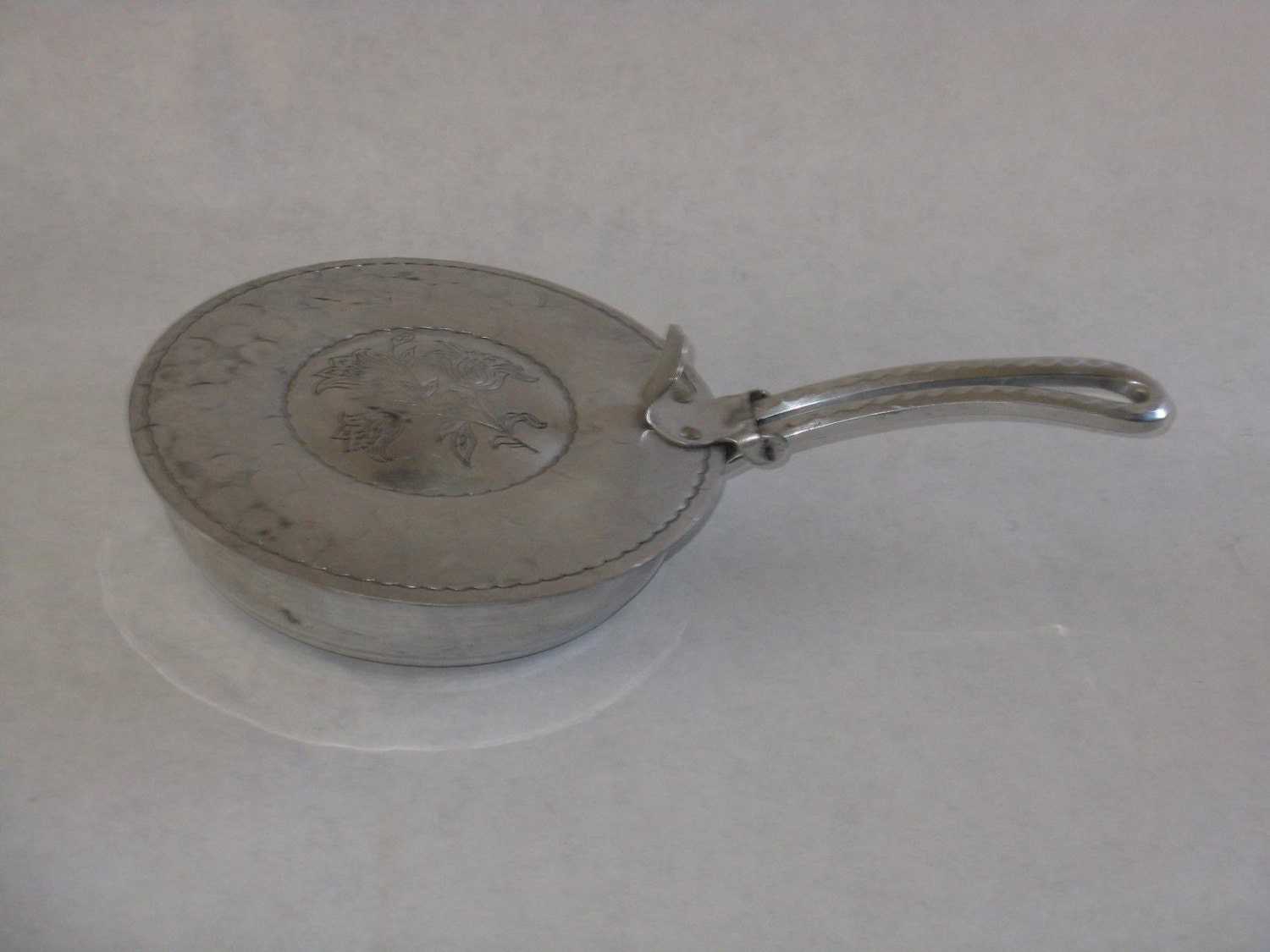 Vintage hammered aluminum silent butler – Haute Juice