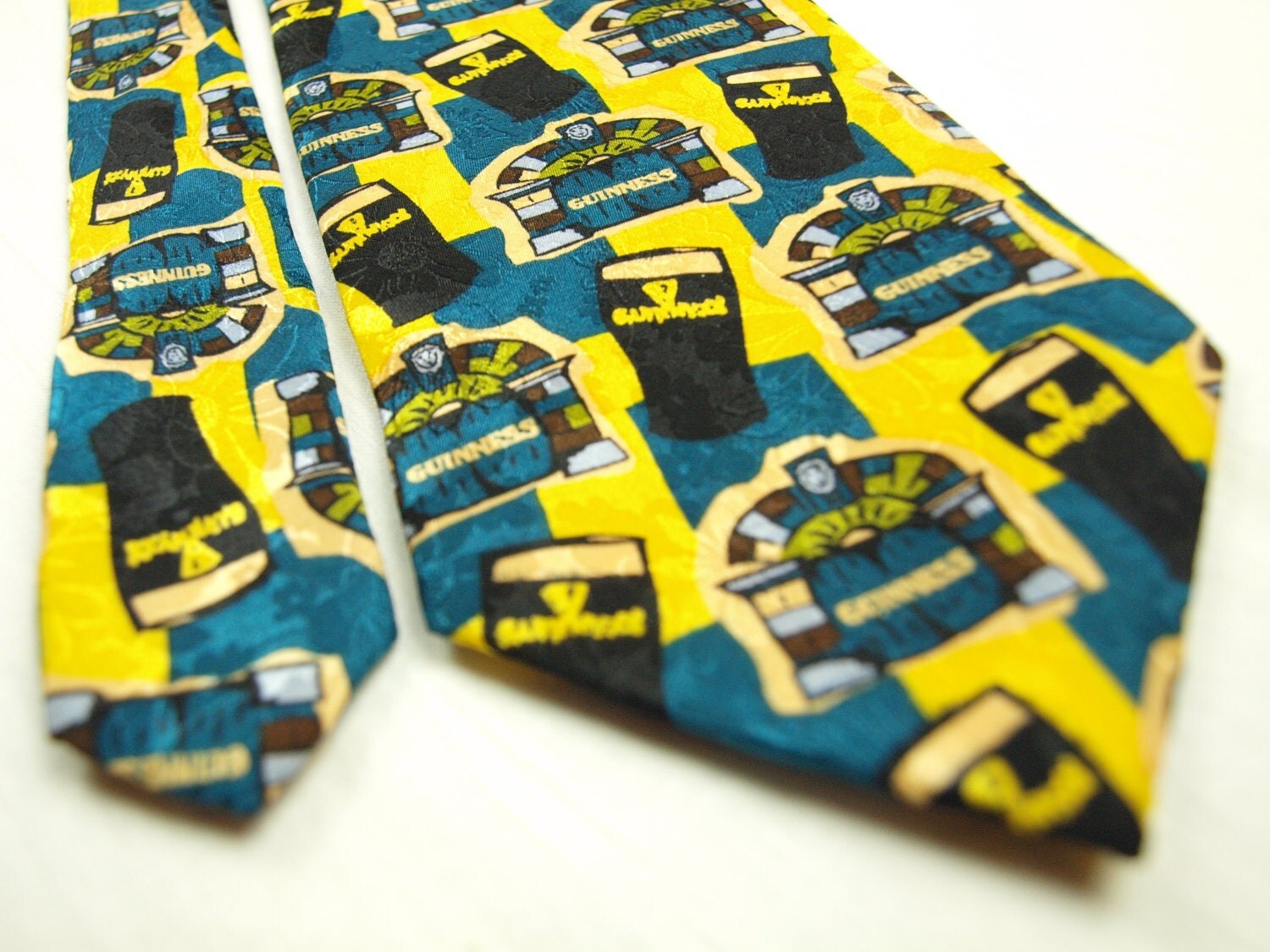 Vintage Tie Naturally GUINNESS by Simone Walsh 100% Silk green and ...