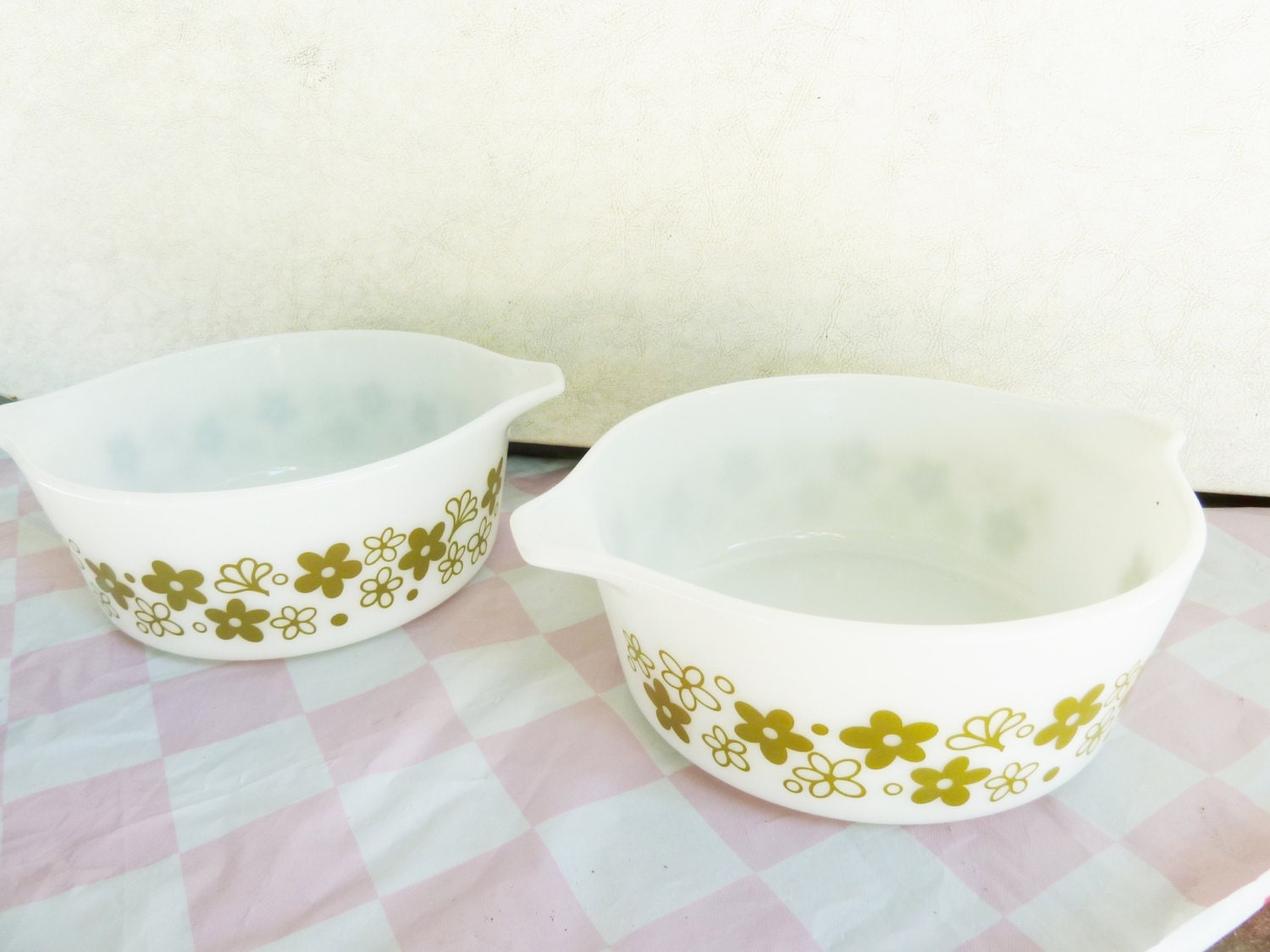 Set Of Vintage Sage Green flowered Pyrex Serving Bowls – Haute Juice