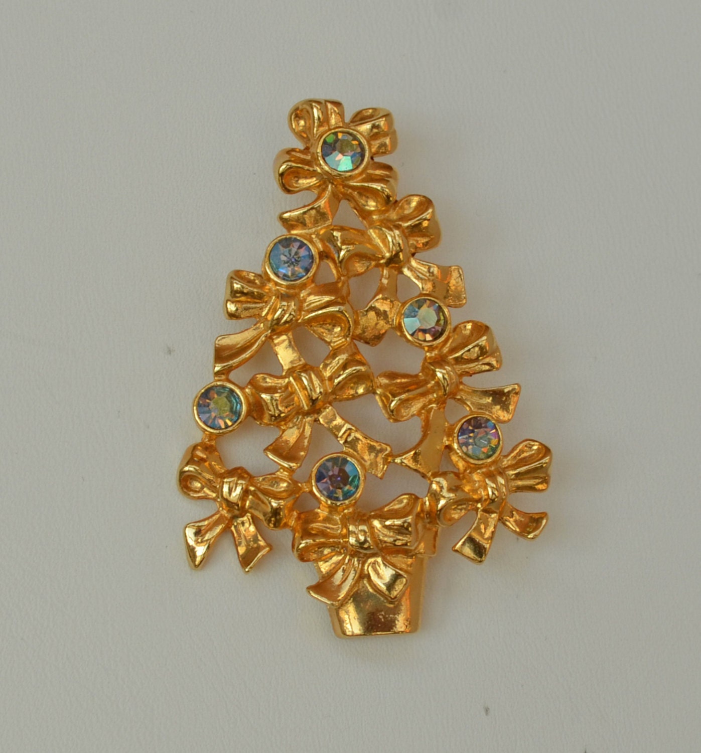 Signed Vintage AVON Christmas Tree Pin Brooch Gold Tone