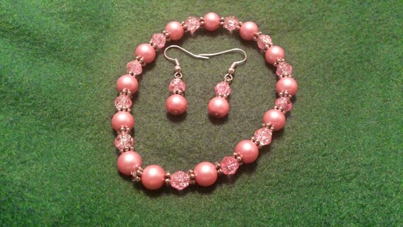 Items similar to beaded bracelet and earring set on Etsy