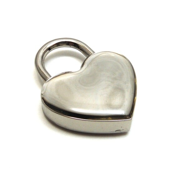 Heart Lock with Clear Resin Coating Protect from Nickel